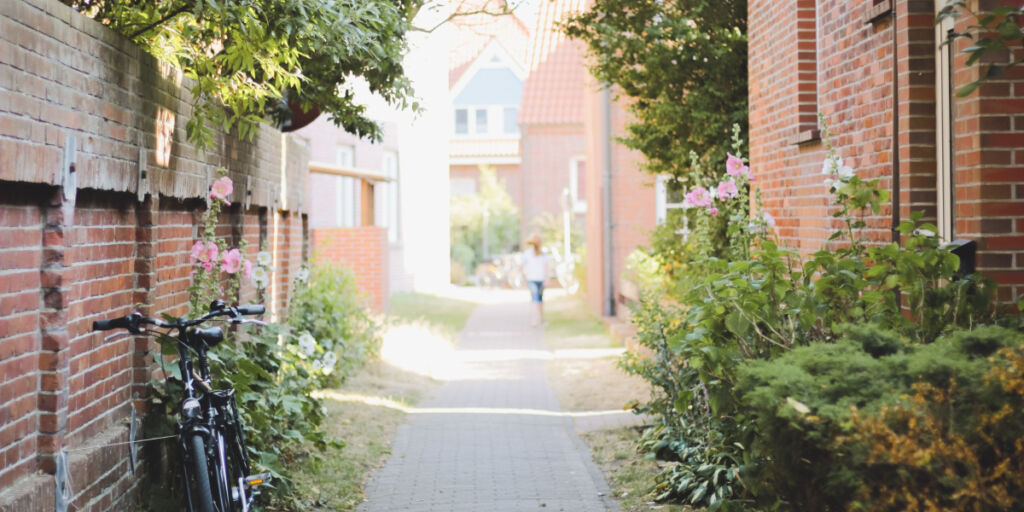 Learning to Live in the In Between - Resilience Counseling & Wellness